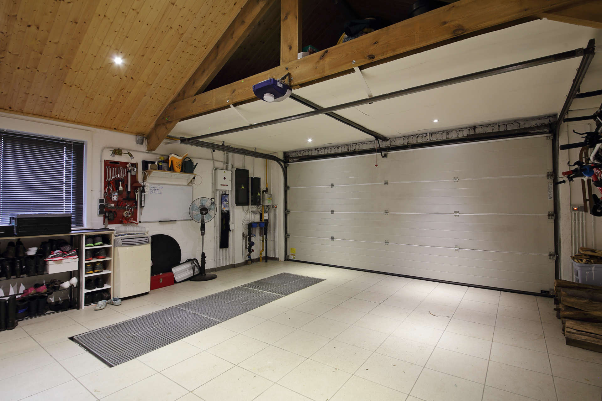 Medium Garage Sizes: Choosing the Right Size Garage for Your Needs ...